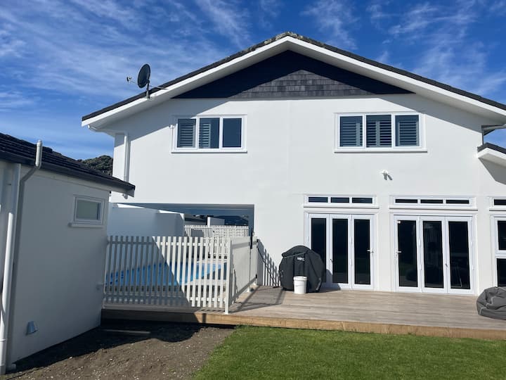Fitzroy Family Beach Retreat With Pool - New Plymouth