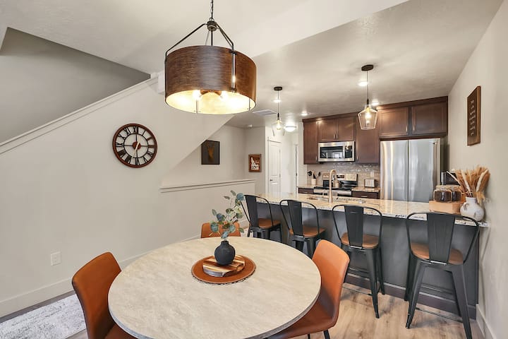 15 Minutes To Skiing 
Cozy Mccallgetaway - McCall, ID