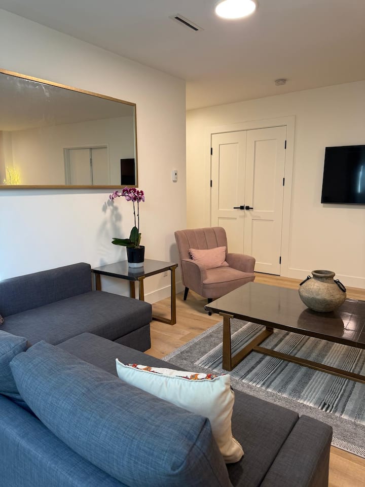 Modern Family Home In North Vancouver - Grouse Mountain