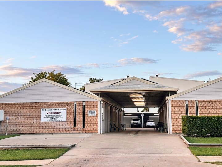 3 37 St Francis Dr Neat 1br Unit | A/c & Parking - Moranbah