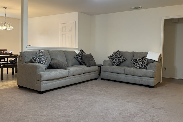 Spacious Getaway • Hot Tub Ready - Roswell, NM