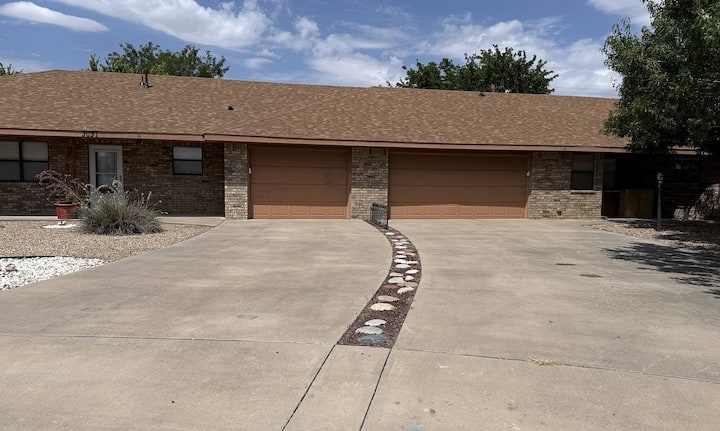 Roswell Group Stay – 2 Homes W/ Hot Tub & Patio - Roswell, NM
