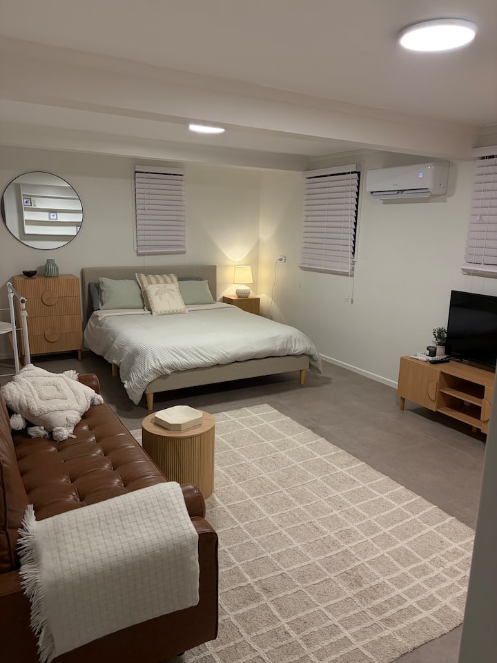 Fully Selfcontained Guest Suite - Brisbane