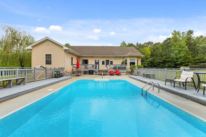 Family Poolside Oasis & Guest Suite 5br/4ba & Yard - Piedmont, SC