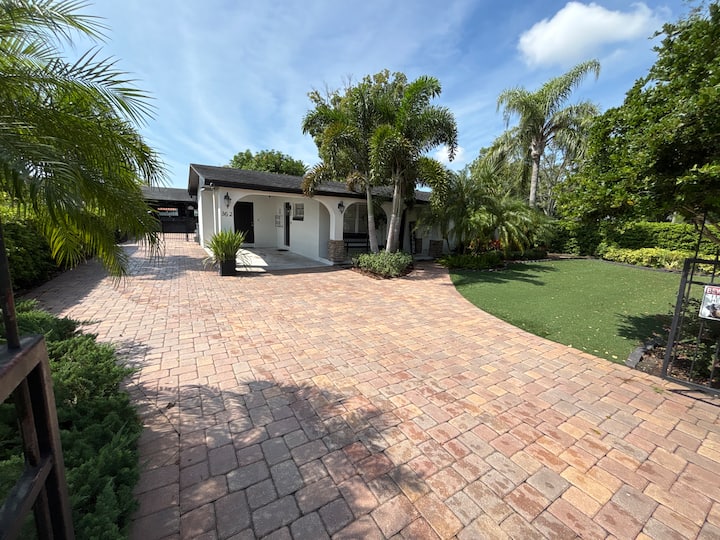Downtown Winter Garden Luxury Retreat Near Parks - Winter Garden, FL