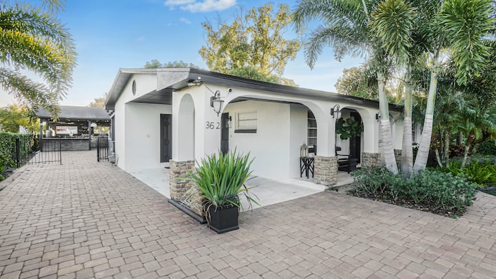 Downtown Winter Garden Luxury Retreat Near Parks - Winter Garden, FL