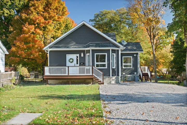 Spacious 4bdrm Home | Patio, Bbq, Walk To Lake - Fenelon Falls