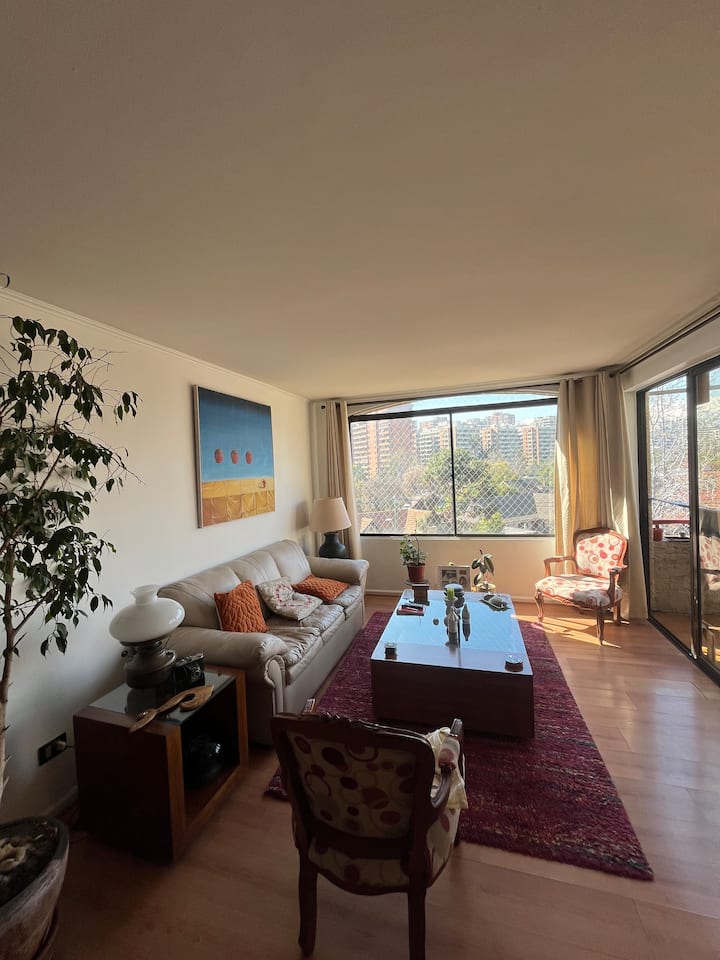 Amplio Y Luminoso Depto. Familiar En Las Condes - Las Condes