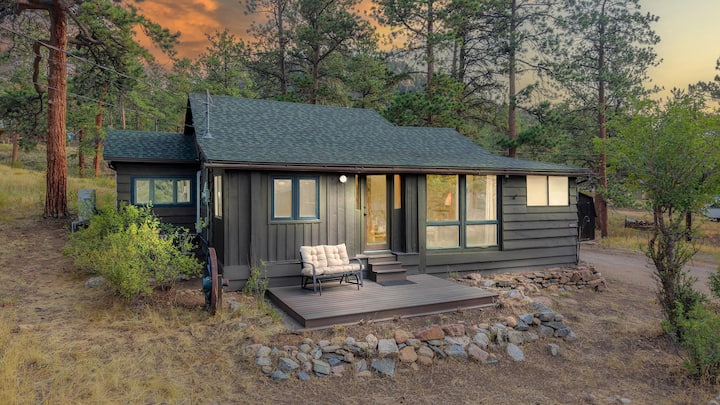 Hummingbird Hideaway - Estes Park, CO