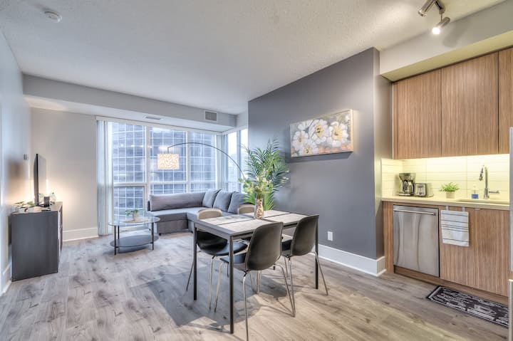 50% Monthly Off Cntowerview Condo - Prime Location - Toronto