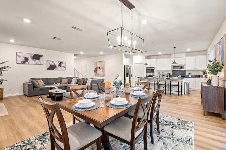 Spacious 5bd/9 Beds/near Airport - Ontario, CA