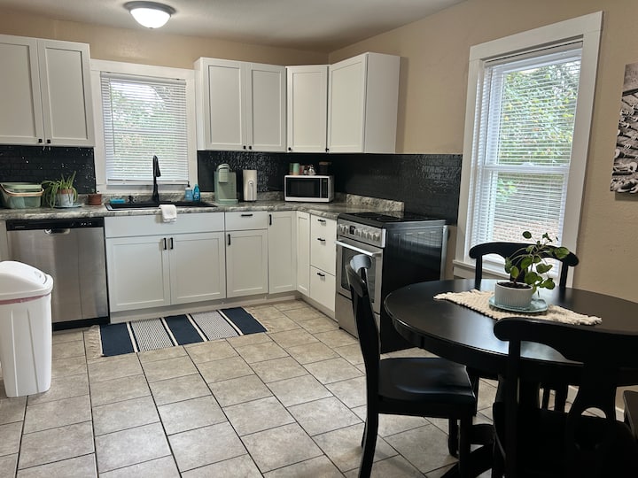 The Bonny Bungalow - Waynesville, MO