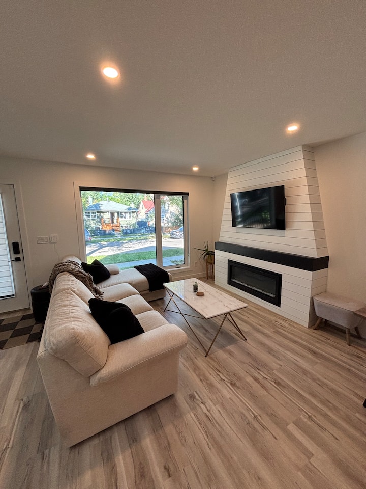 Modern Duplex In Edmonton - Edmonton