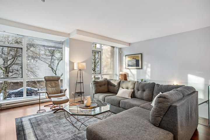 Spacious Kits Townhome | 3b/4ba | 100% Walk Score! - Vancouver