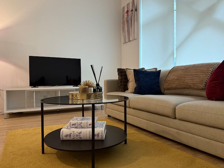 Stylish Downtown Loft Getaway - Winnipeg