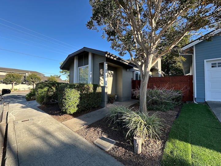 Sunny Cove Cottage - Santa Cruz, CA