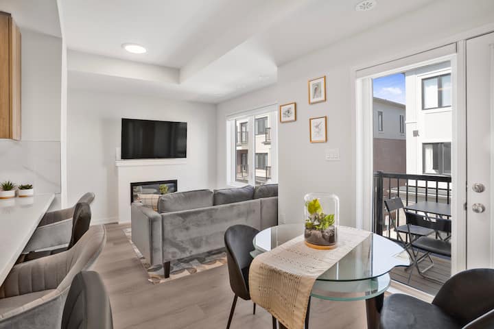 New 3br 3.5ba|free Parking| Hwy 404|hillcrest Mall - Markham