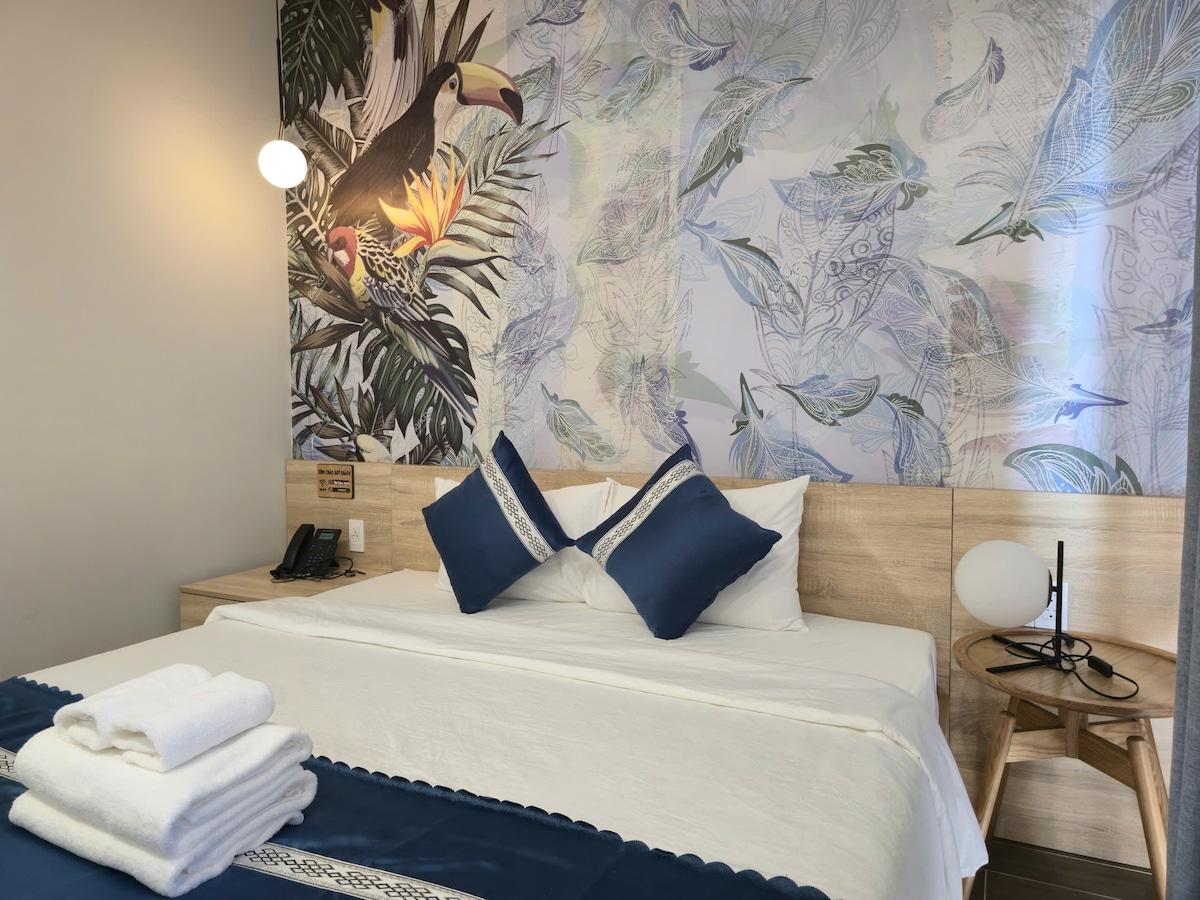 Chambre de luxe avec très grand lit et vue sur l'océan - Hôtels à louer ...