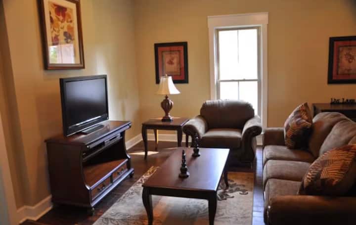 One Bedroom Apt In Historic Home - Lake Morris, KY