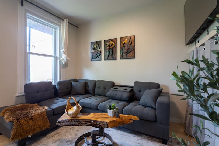 Beautiful Apartment Near Downtown & The Metro - Montreal