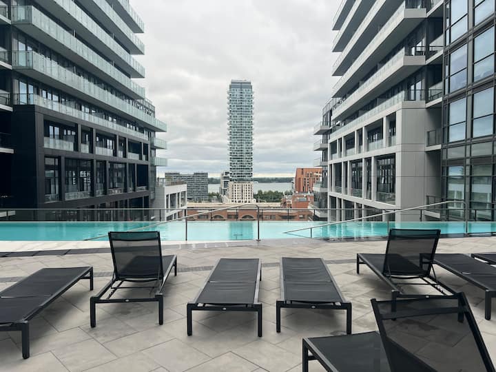 Downtown Luxury Condo | Gym & Parking - Toronto