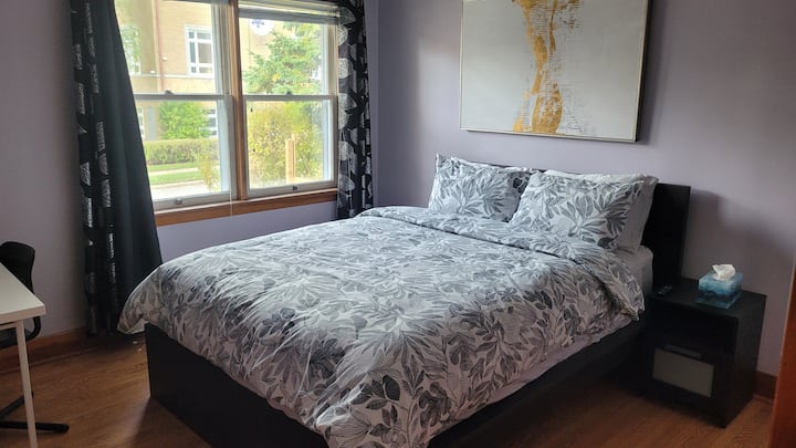 Spacious Room, Smart Tv • Free Parking Near U Of G - Guelph