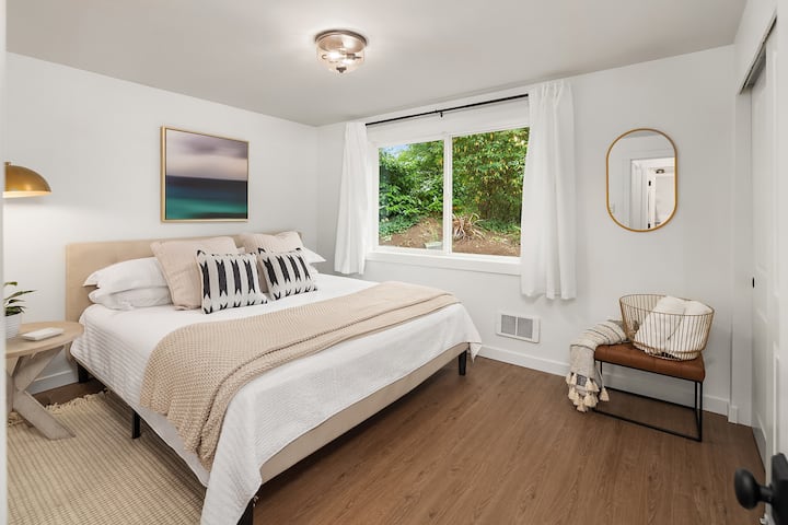 Cozy 2br Lower Unit @Dt Kirkland | Walk To Lake - Kirkland, WA