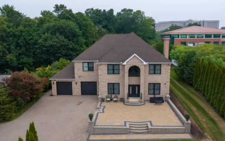 Big Beautiful House Secluded - New Britain, CT