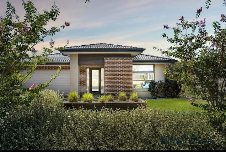 Stylish And Cosy Bedroom For Comfortable Stay - Werribee