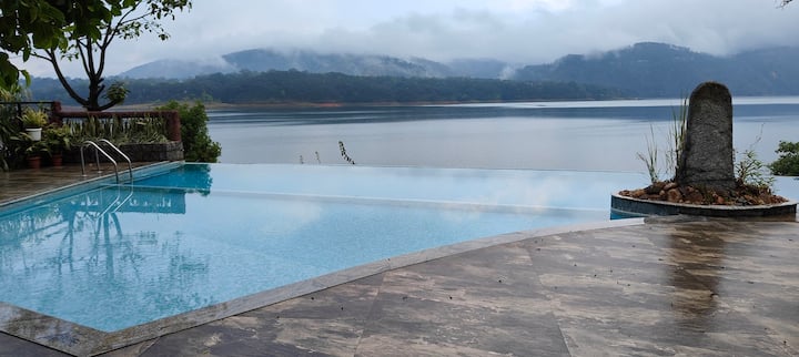 4br Lakeside Suite Rooms W/ Infinity Pool - Meghalaya