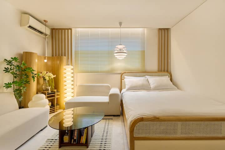 무료짐보관/공식허가/롯데월드 4인 올수리/잠실 석촌고분역 7분/kspo/강남 20분 - Seoul