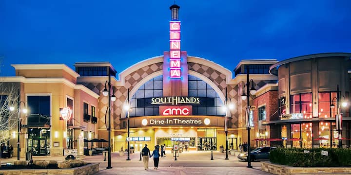 Family Friendly Spacious Fun Home - Aurora