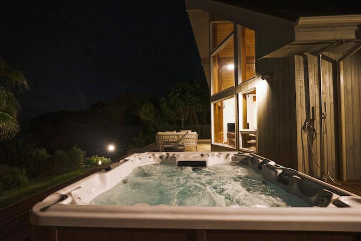 《掲載開始Sale》【インフィニティジャグジー付】庭から海へそのまま降りられる広大なリゾートヴィラ - Tateyama