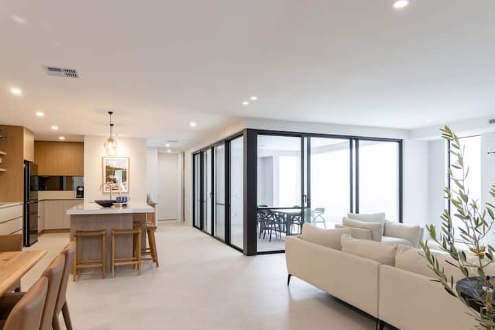 Seaside Escape: Steps From The Sand In Port Coogee - Perth