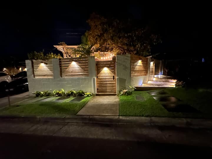 Bay Breeze Kaneohe 2 Bedroom/1 Bath/ Private Yard - Kaneohe, HI