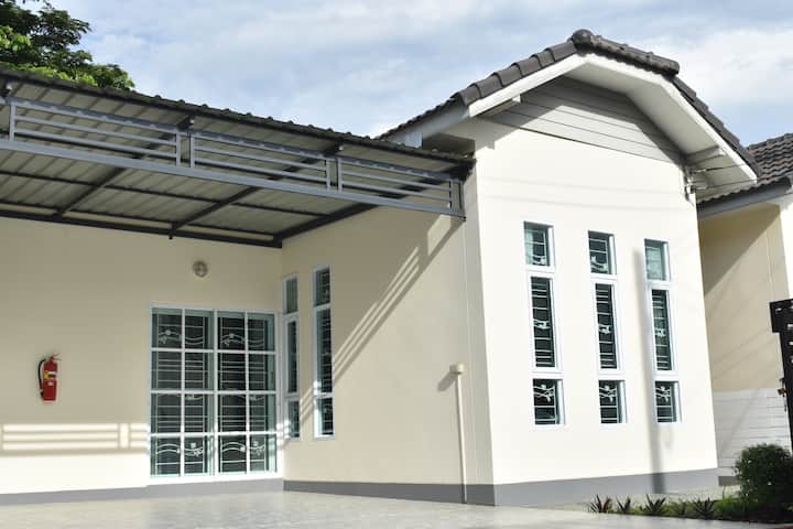 Modern Lampang Apartment With Kitchen | Unit A2 - Lampang