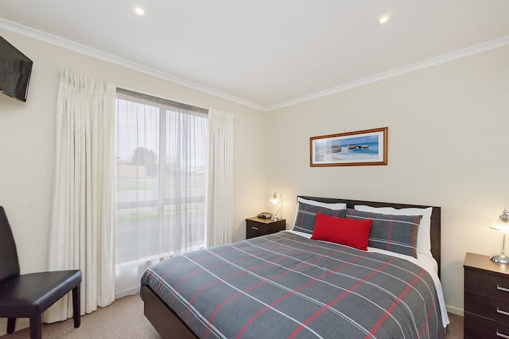 Two Bedroom Apartment - Portland