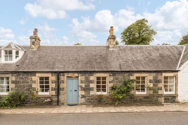 Dumra Cottage,
Broughton, Biggar - Biggar