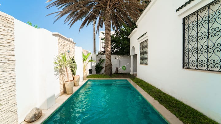 Seafront Villa | Heated Pool & Terrace - Marsa