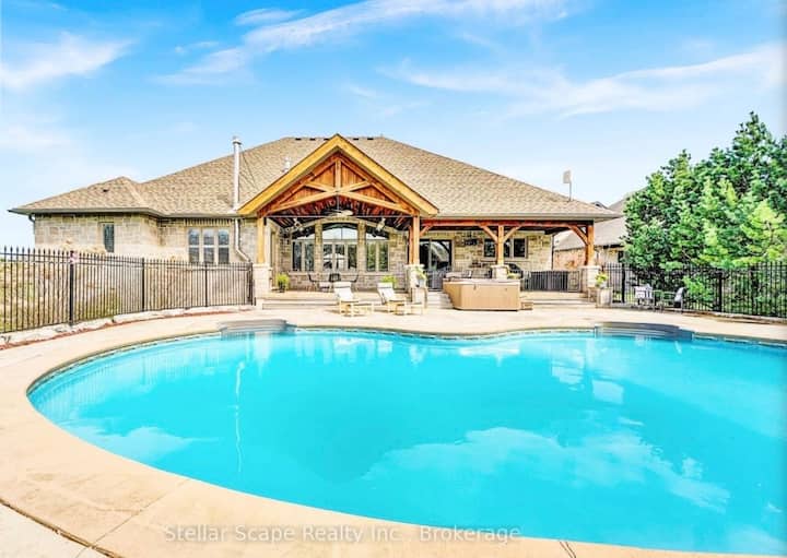 Villa Di Lusso Cambridge-pool/hot Tub/golf/near401 - Guelph
