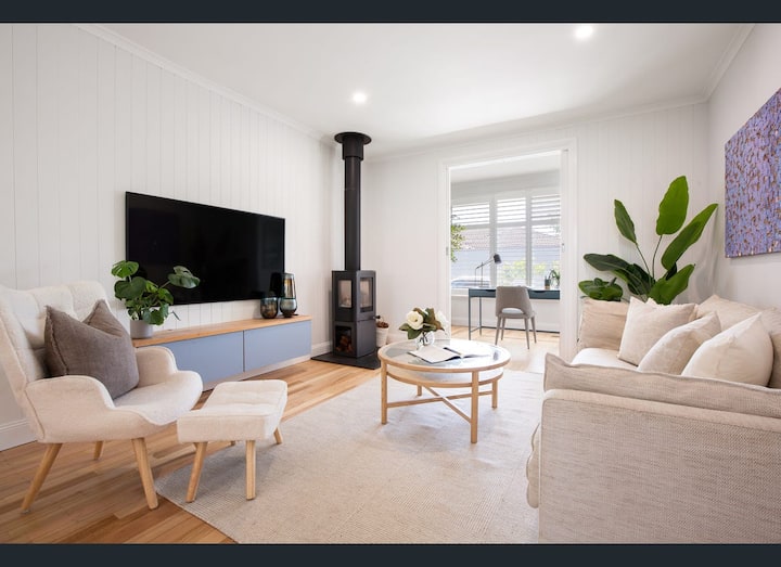 Stylish Bayside Villa - Mordialloc