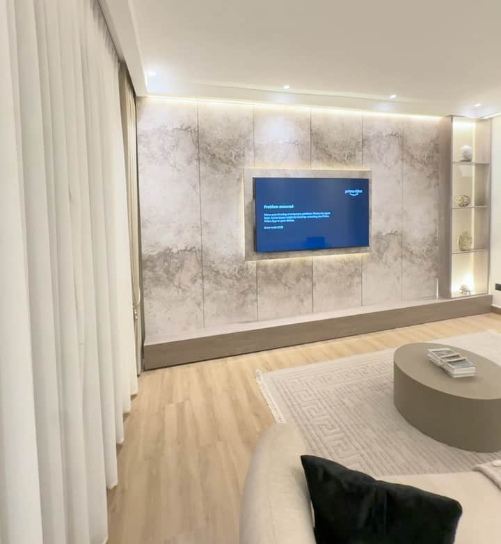 Frost House - Uganda