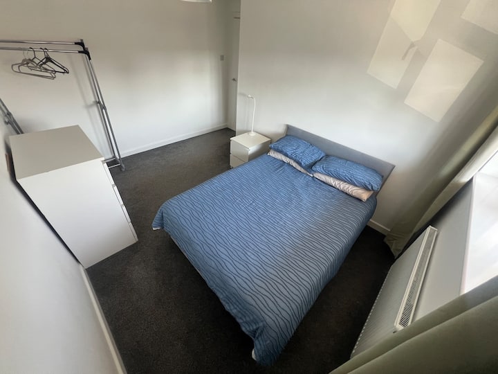 Charming 3br Home | Free Parking | Near The Centre - Luton