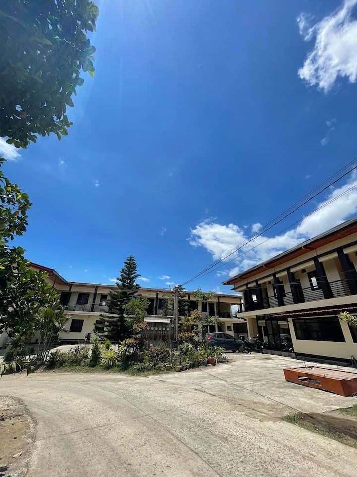 Spacious Two-storey Home - Taal