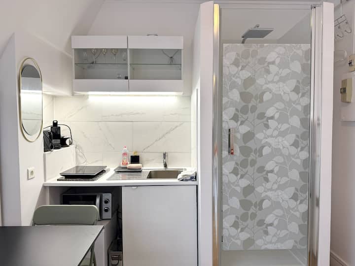 Chambre De Bonne - Paris 16ème - Paris