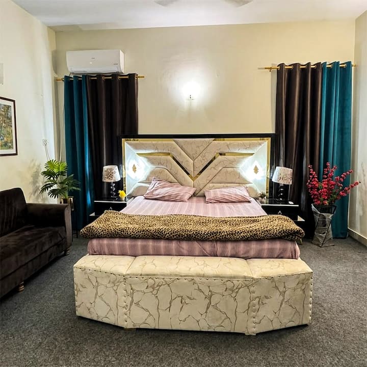 Big Independent Bungalow 7 Bedrooms Villa - Karachi