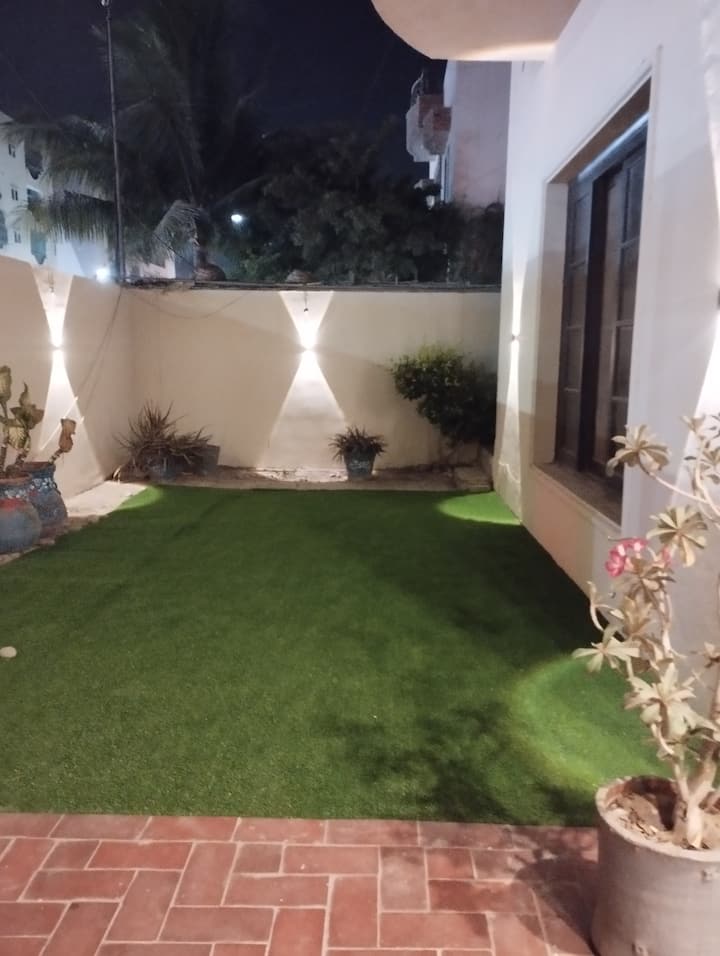Big Independent Bungalow 7 Bedrooms Villa - Karachi
