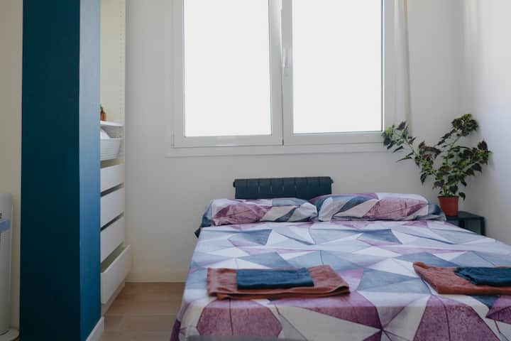 Room Facing The Sea & Mountains - Badalona