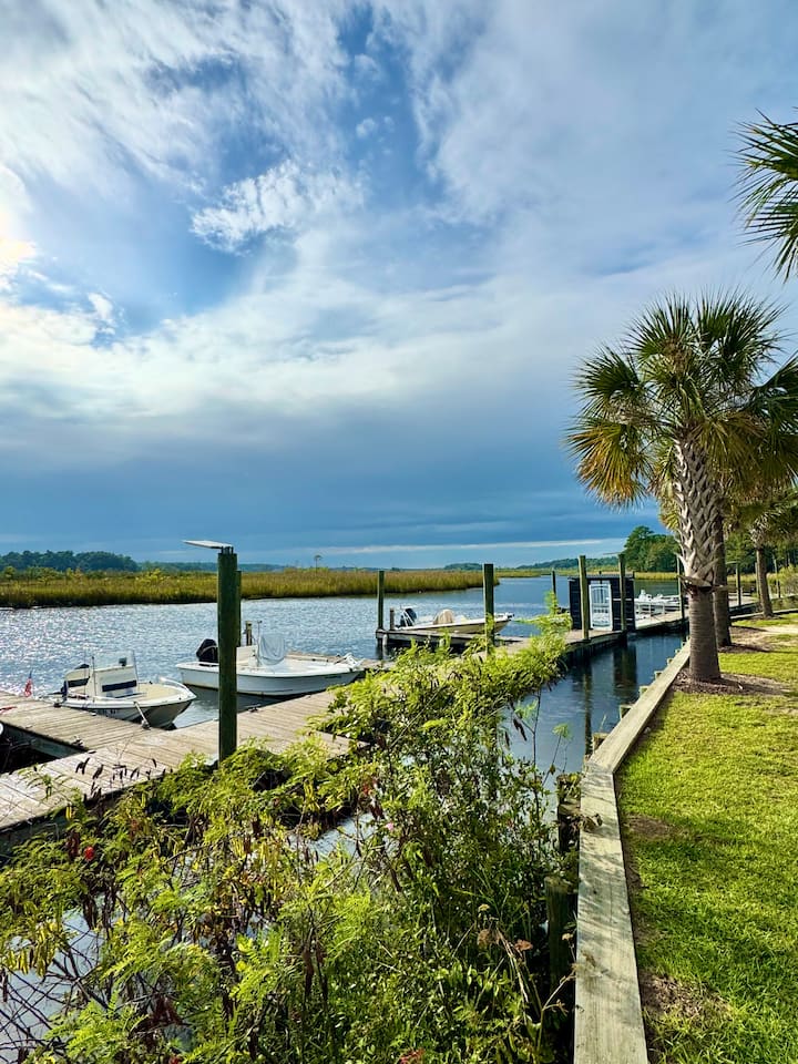 Coastal Charm Cottage - Pool + Waterfront Access - Goose Creek, SC