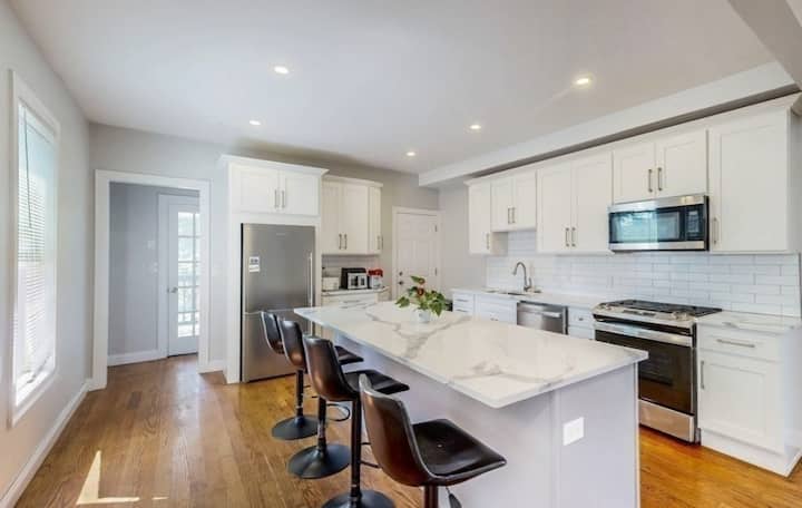 4bed2bath, Sleeps 15, Free Parking! - Boston Logan Airport (BOS)